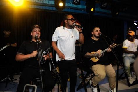 Zeca Pagodinho inaugura novo bar no Itaquerão em São Paulo