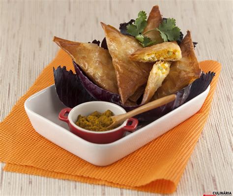 Chamuças de vegetais queijo feta Revista Veggie