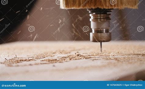 Concepto De Producci N Y De Carpinter A Trabajo De La Fresadora Del CNC