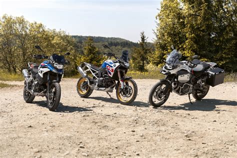 BMW F 900 GS Adventure e F 800 GS mais músculos e menor fardo