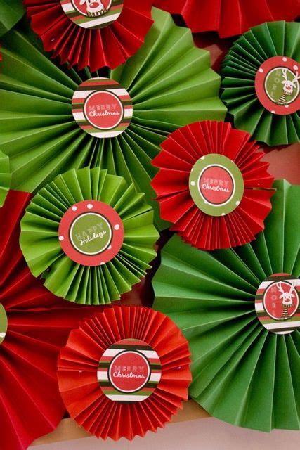 Adornos navideños con rosetones de papel Dale Detalles