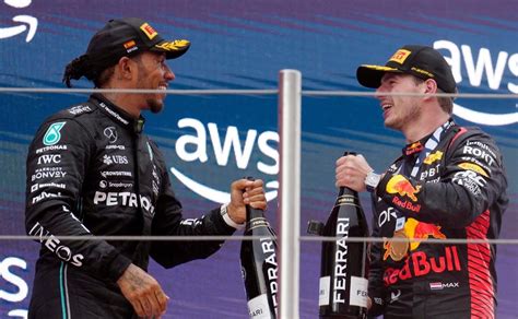 F1 Max Verstappen se mete en discusión con Lewis Hamilton por quejarse