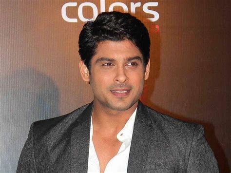 Download Smiling Sidharth Shukla In Black Suit Close Up Wallpaper