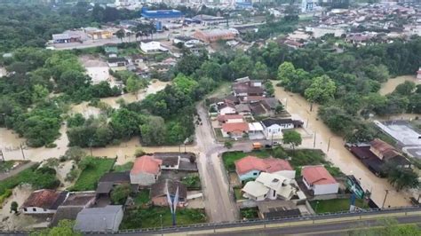 Rádio Educadora 90 3 FM Imagens aéreas mostram enchente em Rio do Sul