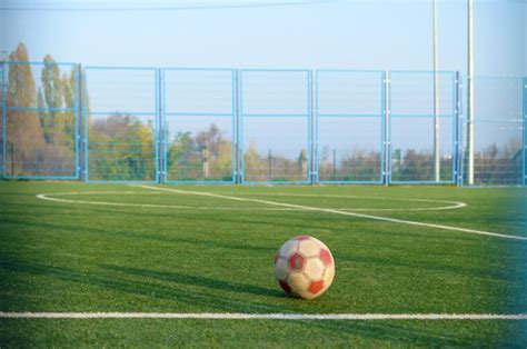 Tout savoir sur le gazon synthétique pour le football Terrain synthétique