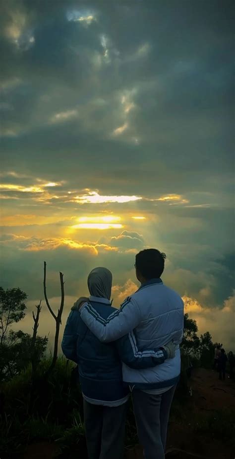 Baby Bump Mulai Terlihat 8 Potret Nadya Mustika Traveling Bersama