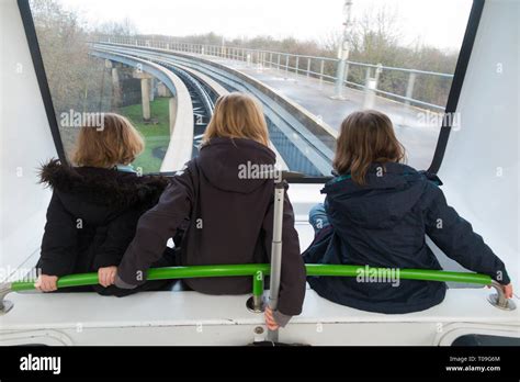 Three Sisters Girls Sisters Ride The Inter Terminal Shuttle Service The Gatwick Shuffle