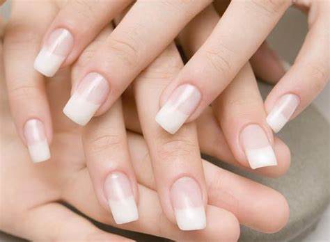 Cómo quitar las uñas acrílicas En 9 pasos fáciles