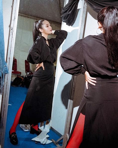 9 Inspirasi OOTD Kondangan Ala Syifa Hadju Ada Kebaya
