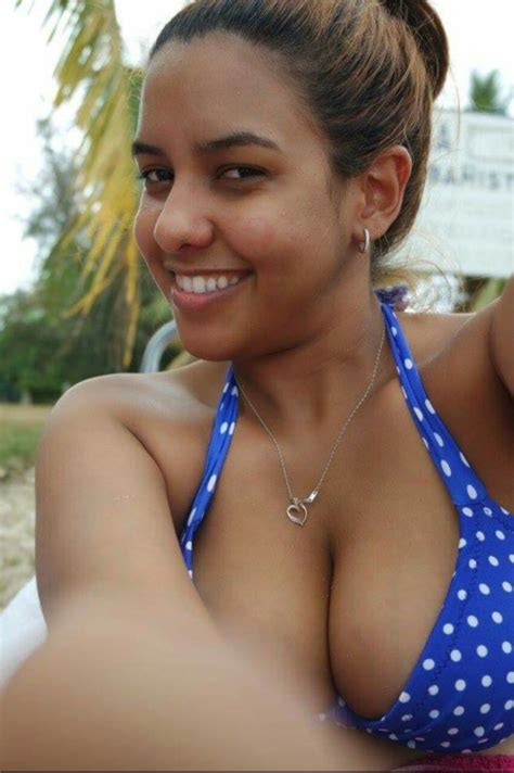 Thumbs Pro Cleavage Downblouse