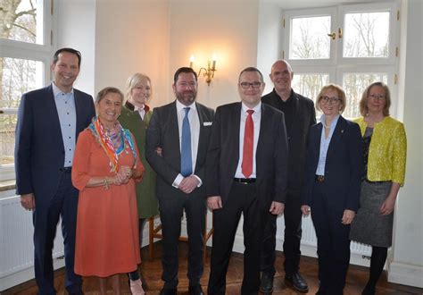 Redner wählen mahnende Worte