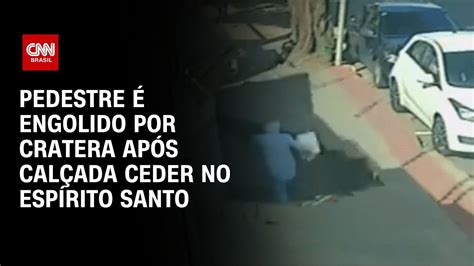 Pedestre é engolido por cratera após calçada ceder no Espírito Santo