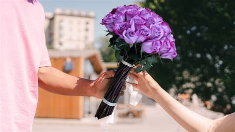 El Significado De Regalar Flores Moradas Hoy De Noviembre Se Oculta