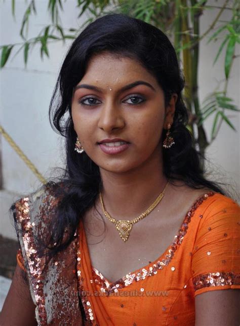 Dressing Below Navel Saree Akshatha Hot Photos