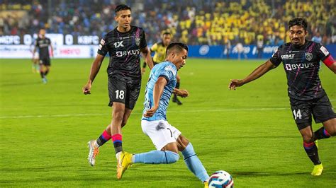 ISL Mumbai City FC Breeze Past Kerala Blasters For Record Eighth Win