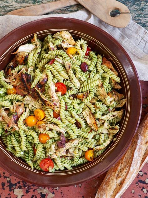 Pastasalat med pesto kylling og tomater Mat På Bordet