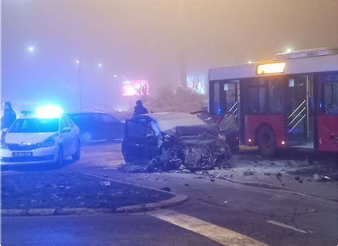 Jeziva nesreća na Novom Beogradu Sudar autobusa i automobila vozilo