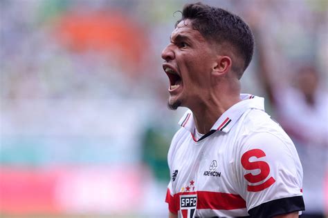 São Paulo vence Palmeiras nos pênaltis e fatura Supercopa pela