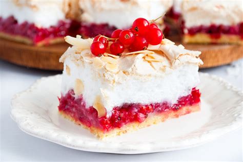 Kruche ciasto z porzeczkami i bezą ILoveBake pl