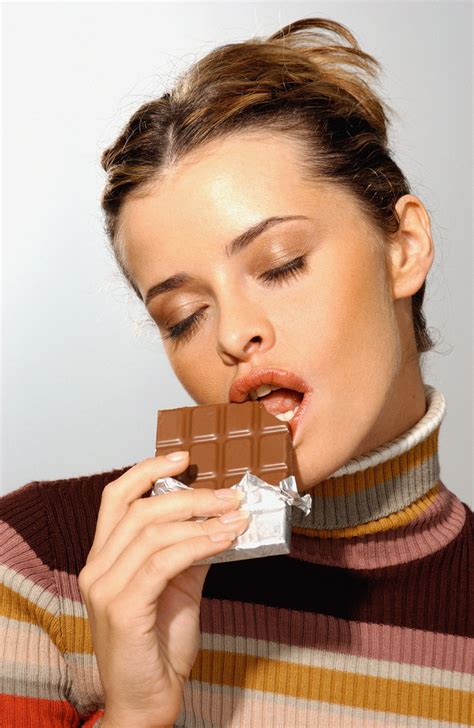 30 Women Who Are In An Intimate Relationship With Chocolate PHOTOS