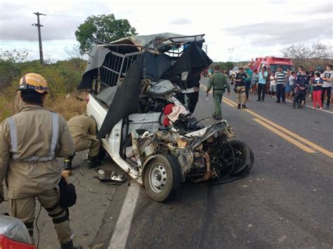 G1 Colisão entre ônibus e carro deixa dois mortos e quatro feridos no