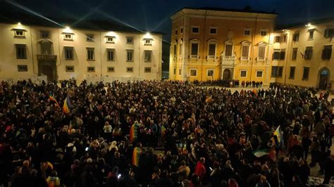 Dopo Le Cariche A Pisa I Genitori Degli Studenti Orgogliosi Dei