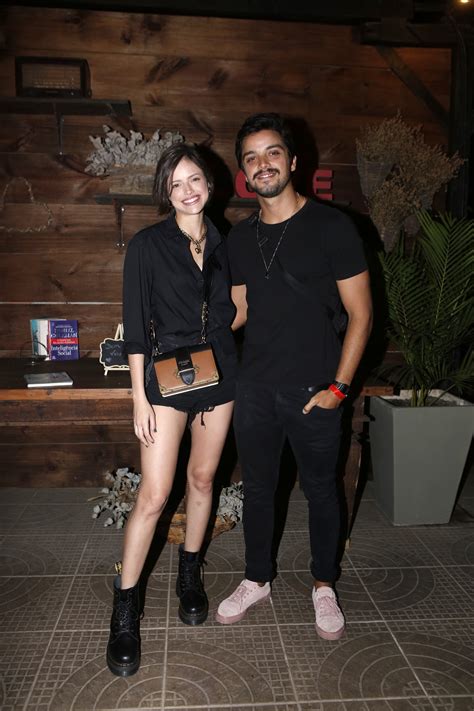 A Dona do Pedaço Elenco se reúne para assistir ao último capítulo