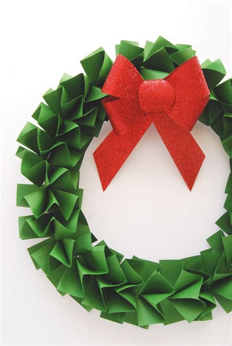DIY Paper Holiday Wreath Paper Wreath Diy Christmas Wreaths Diy