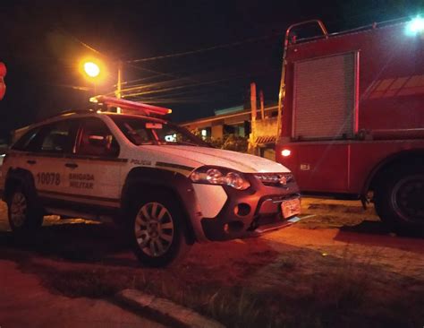 Bandidos invadem casa no Jardim Europa rendem família e trocam tiros