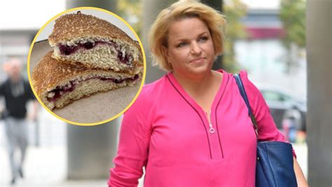 Katarzyna Bosacka zszokowana jedzeniem LOT u Ostrzega Polaków Plejada pl