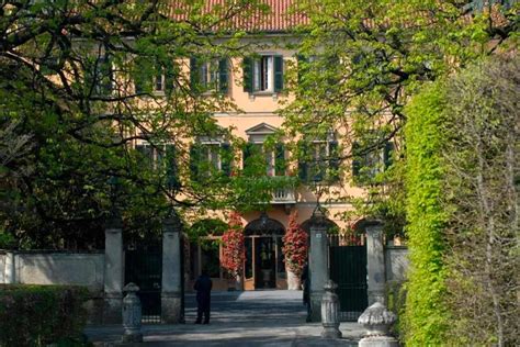 Storia E Leggenda Mausoleo Berlusconi A Villa San Martino Arcore