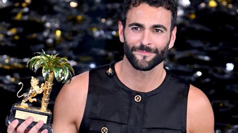 Marco Mengoni vince Sanremo la reazione di mamma Nadia e papà Maurizio