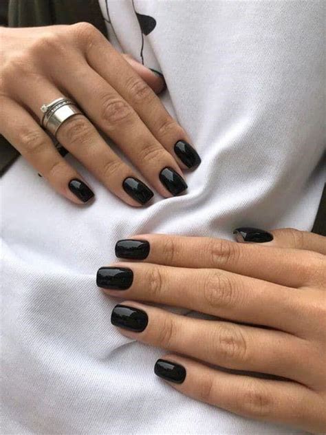 15 diseños de uñas negras para triunfar cómo no parecer emo y ganar en