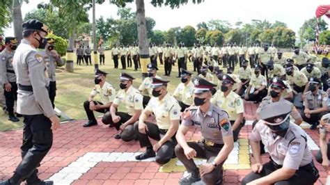 Membingungkan Warga Akhirnya Warna Seragam Satpam Berubah