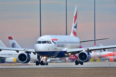 COMMENT DEVENIR HÔTESSE de L AIR ÉTUDES FORMATION COMPÉTENCES