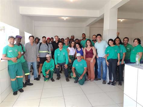 Dia Do Gari Prefeitura De Varginha Parabeniza Coletores De Lixo