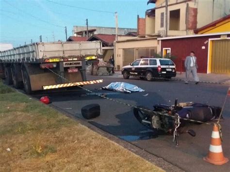 G1 Motociclista morre após batida caminhão estacionado em Limeira