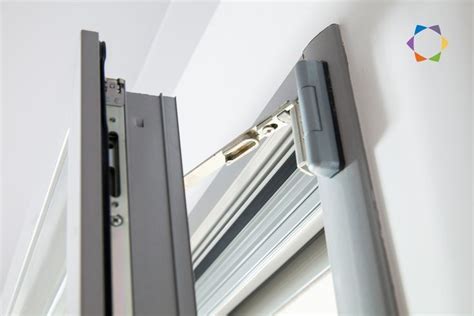 Fenêtre aluminium oscillo battante avec paumelles