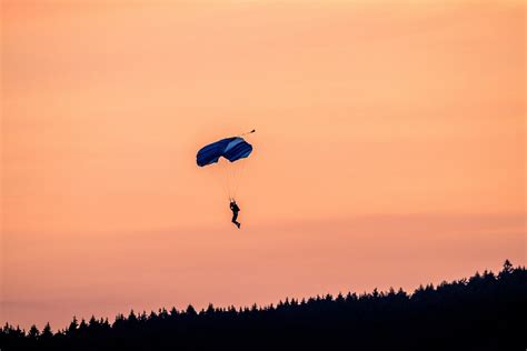 Spadochroniarz Spadochron Skoki Darmowe zdjęcie na Pixabay Pixabay