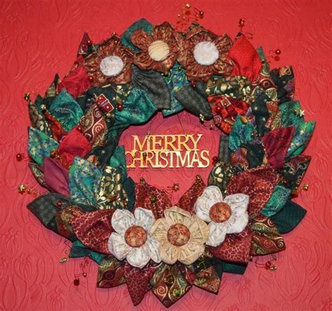 A Refashioned Christmas Wreath Thecraftycreek