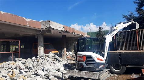 Salerno Al Via La Demolizione Dellex Scuola Mariele Ventre