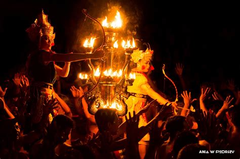 Kecak Fire Dance in Bali Indonesia ANIA W PODRÓŻY travel blog and