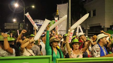 Alcaldía de Bucaramanga on Twitter RT JCardenasRey Miles y miles de