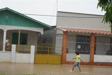 Chuva forte deixa várias ruas alagadas em Tarauacá ac24horas