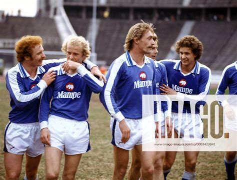 Schlußjubel Hertha v li Jürgen Diefenbach Holger Brück Hans Weiner