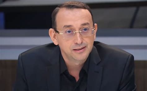 Coach de O Aprendiz tem R 1 milhão em bens bloqueados pela Justiça