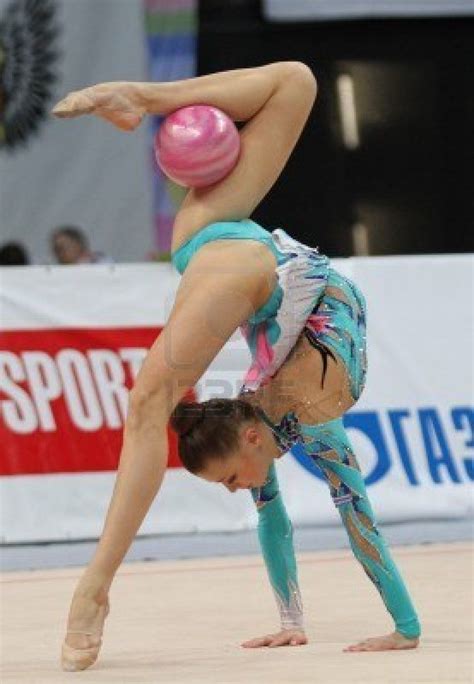 Gymnastique Rythmique Avec Ballon Gymnastics Photography Gymnastics