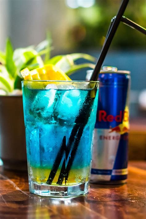 Los 20 mejores cócteles de Red Bull Recetas de bebidas mixtas El