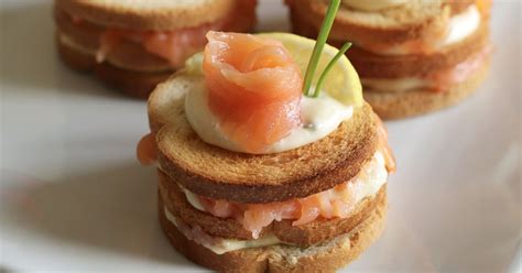 Recette mini croque monsieur de Noël au saumon fumé Marie Claire