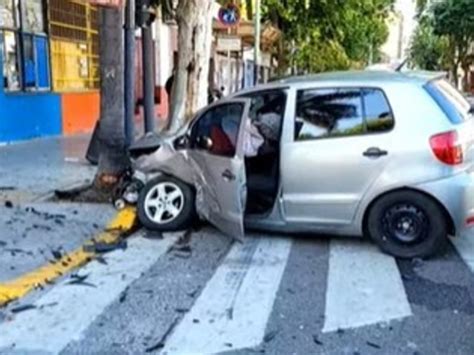 Video un conductor alcoholizado pasó un semáforo en rojo y provocó un